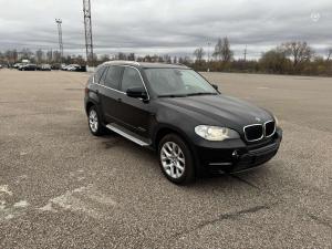 Black BMW X5 2013 in Marijampole, with an engine capacity of 2.99 L and mileage of 302 thousand km for 11650 €, photo 2 on AUTOMOTO.COM.LV