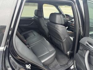 Black BMW X5 2013 in Marijampole, with an engine capacity of 2.99 L and mileage of 302 thousand km for 11650 €, photo 11 on AUTOMOTO.COM.LV