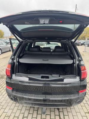 Black BMW X5 2013 in Marijampole, with an engine capacity of 2.99 L and mileage of 302 thousand km for 11650 €, photo 12 on AUTOMOTO.COM.LV