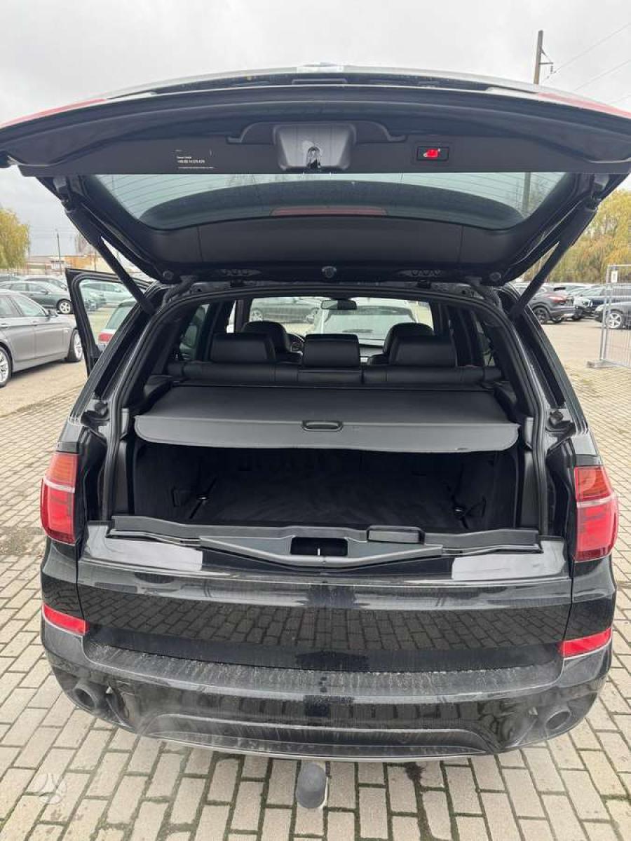 Black BMW X5 2013 in Marijampole, with an engine capacity of 2.99 L and mileage of 302 thousand km for 11650 €, photo 12 on AUTOMOTO.COM.LV