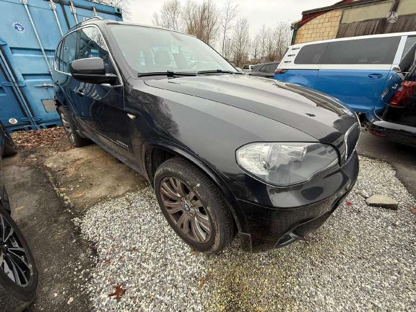 Black BMW X5 2013 in Siauliai, with an engine capacity of 2.99 L and mileage of 288 thousand km for 8900 €, photo 2 on AUTOMOTO.COM.LV