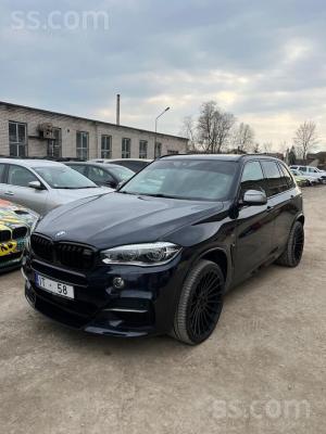 Black BMW X5 2013 in Talsi, with an engine capacity of 3.00 L and mileage of 303 thousand km for 20490 €, photo  on AUTOMOTO.COM.LV
