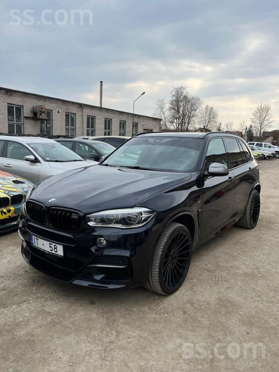 Black BMW X5 2013 in Talsi, with an engine capacity of 3.00 L and mileage of 303 thousand km for 20490 €, photo 1 on AUTOMOTO.COM.LV