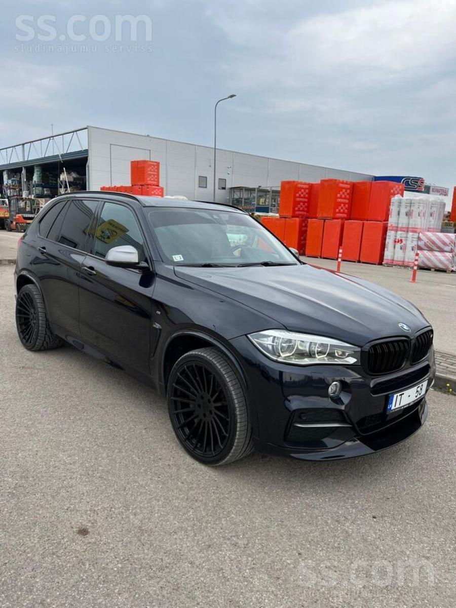 Black BMW X5 2013 in Talsi, with an engine capacity of 3.00 L and mileage of 303 thousand km for 20490 €, photo 2 on AUTOMOTO.COM.LV