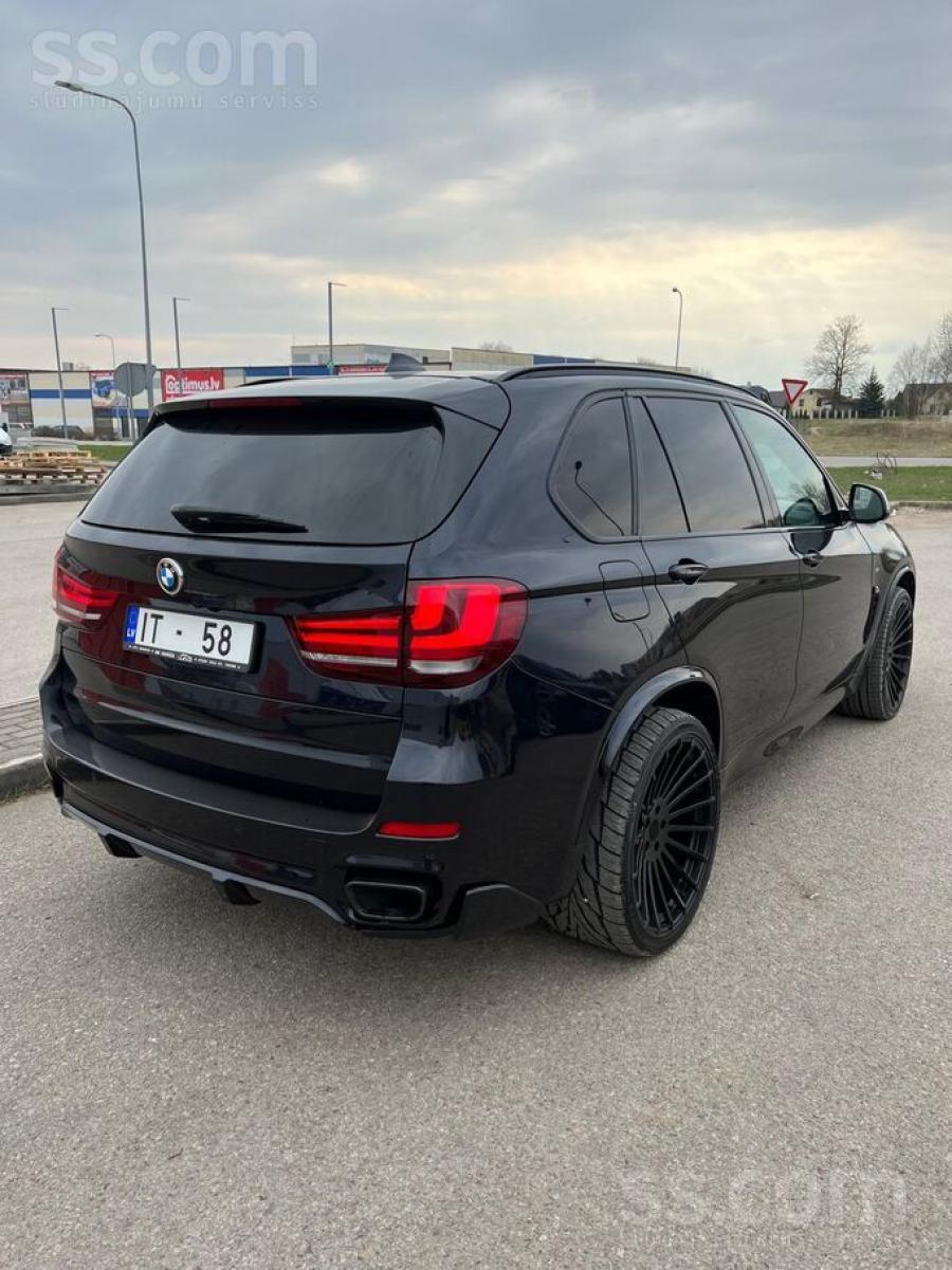 Black BMW X5 2013 in Talsi, with an engine capacity of 3.00 L and mileage of 303 thousand km for 20490 €, photo 4 on AUTOMOTO.COM.LV