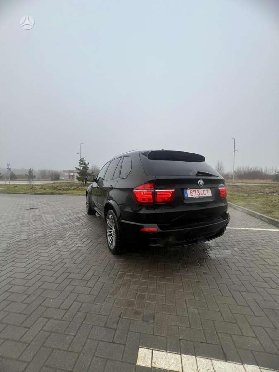 Melns BMW X5 2013 Gargždai, ar dzinēja tilpumu 3.50 L un nobraukumu 270 tūkst. km par 8900 €, foto 4 vietnē AUTOMOTO.COM.LV