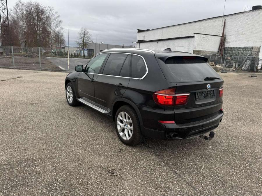 Melns BMW X5 2013 Marijampole, ar dzinēja tilpumu 2.99 L un nobraukumu 302 tūkst. km par 11150 €, foto 4 vietnē AUTOMOTO.COM.LV