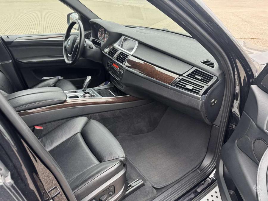 Melns BMW X5 2013 Marijampole, ar dzinēja tilpumu 2.99 L un nobraukumu 302 tūkst. km par 11150 €, foto 5 vietnē AUTOMOTO.COM.LV