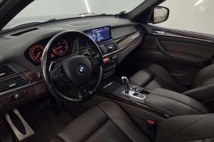 Black BMW X5 2013 in Marijampole, with an engine capacity of 2.99 L and mileage of 226 thousand km for 12999 €, photo 2 on AUTOMOTO.COM.LV
