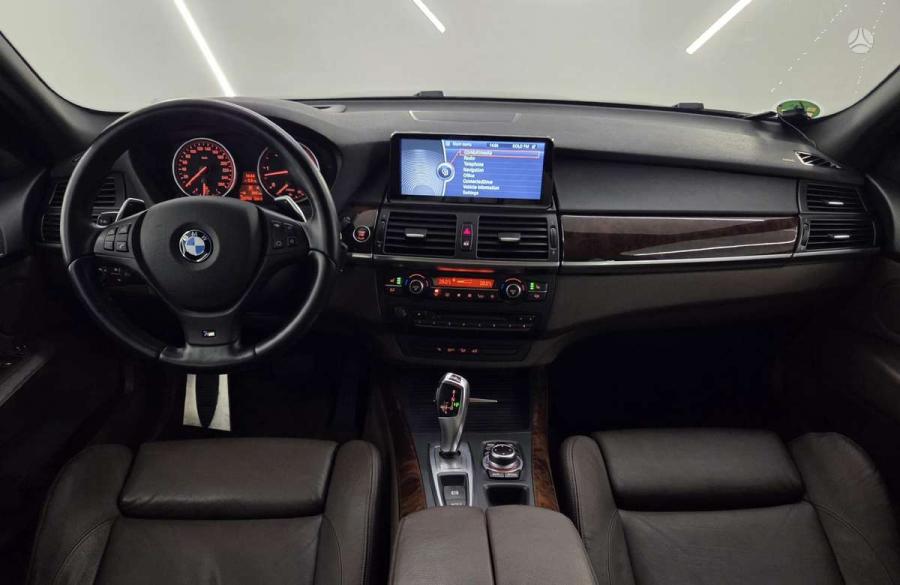 Black BMW X5 2013 in Marijampole, with an engine capacity of 2.99 L and mileage of 226 thousand km for 12999 €, photo 28 on AUTOMOTO.COM.LV
