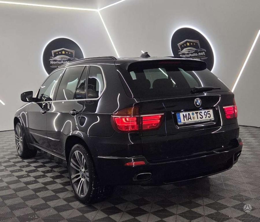 Black BMW X5 2013 in Marijampole, with an engine capacity of 2.99 L and mileage of 226 thousand km for 12999 €, photo 35 on AUTOMOTO.COM.LV