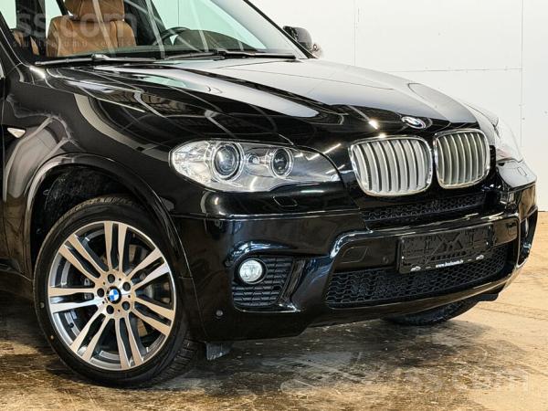 Melns BMW X5 2013 Jūrmala, ar dzinēja tilpumu 3.00 L un nobraukumu 284 tūkst. km par 15695 €, foto 4 vietnē AUTOMOTO.COM.LV
