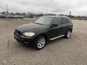 Black BMW X5 2013 in Marijampole, with an engine capacity of 2.99 L and mileage of 302 thousand km for 11350 €, photo  on AUTOMOTO.COM.LV