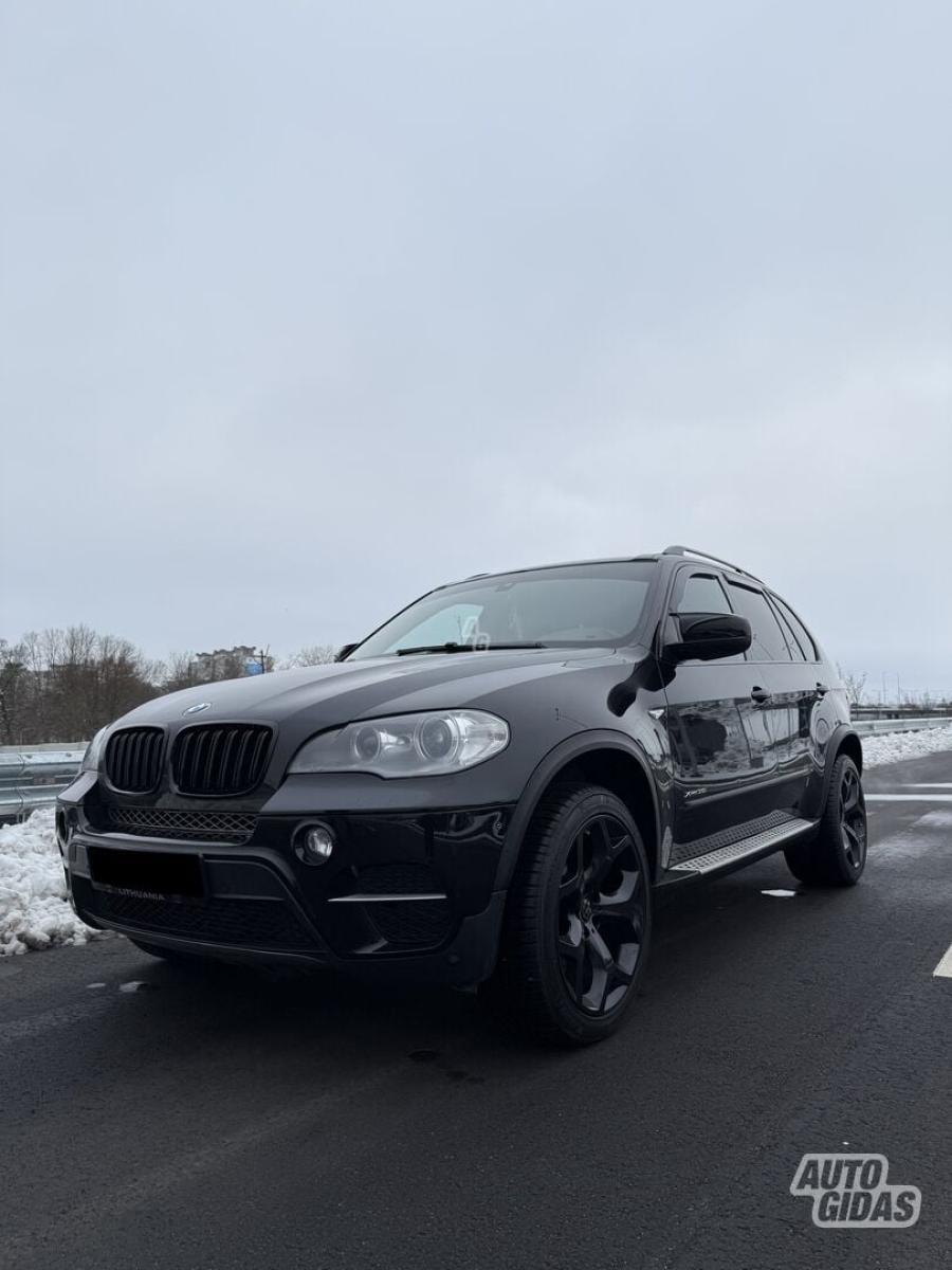 Black BMW X5 2013 in Kaunas, with an engine capacity of 3.00 L and mileage of 236 thousand km for 10000 €, photo 1 on AUTOMOTO.COM.LV