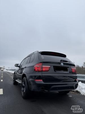 Black BMW X5 2013 in Kaunas, with an engine capacity of 3.00 L and mileage of 236 thousand km for 10000 €, photo 2 on AUTOMOTO.COM.LV