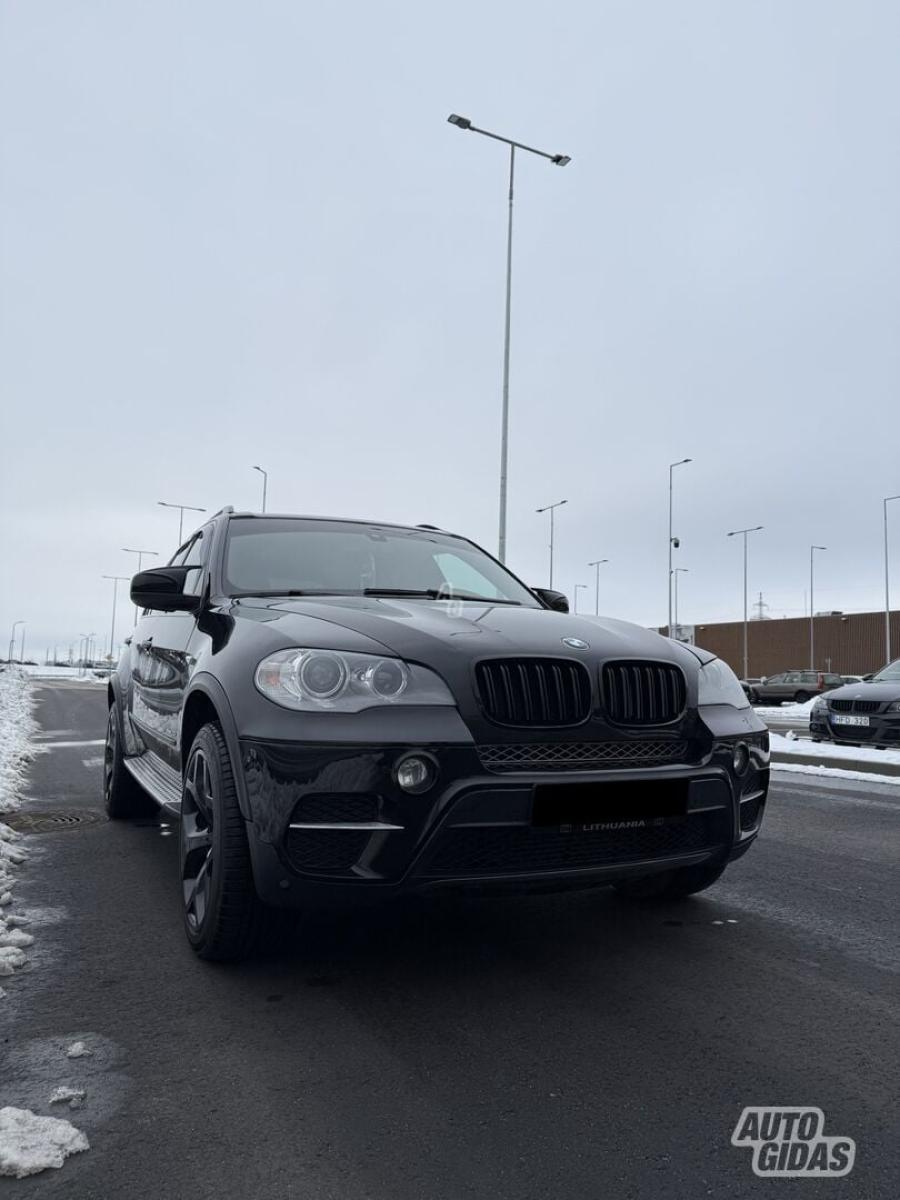 Black BMW X5 2013 in Kaunas, with an engine capacity of 3.00 L and mileage of 236 thousand km for 10000 €, photo 3 on AUTOMOTO.COM.LV