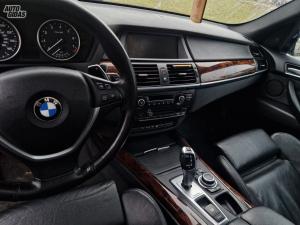 Black BMW X5 2013 in Kaunas, with an engine capacity of 3.00 L and mileage of 236 thousand km for 10000 €, photo 4 on AUTOMOTO.COM.LV