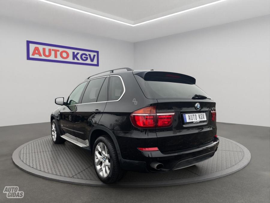 Black BMW X5 2013 in Vilnius, with an engine capacity of 3.00 L and mileage of 249 thousand km for 11999 €, photo 3 on AUTOMOTO.COM.LV