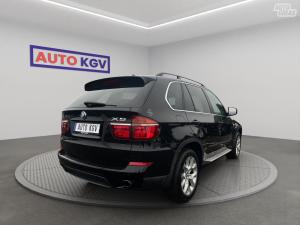 Black BMW X5 2013 in Vilnius, with an engine capacity of 3.00 L and mileage of 249 thousand km for 11999 €, photo 4 on AUTOMOTO.COM.LV