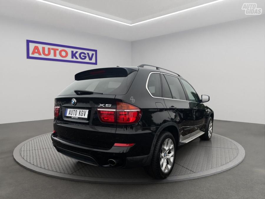 Black BMW X5 2013 in Vilnius, with an engine capacity of 3.00 L and mileage of 249 thousand km for 11999 €, photo 4 on AUTOMOTO.COM.LV