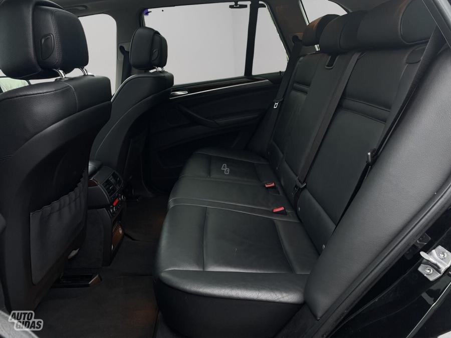 Black BMW X5 2013 in Vilnius, with an engine capacity of 3.00 L and mileage of 249 thousand km for 11999 €, photo 10 on AUTOMOTO.COM.LV