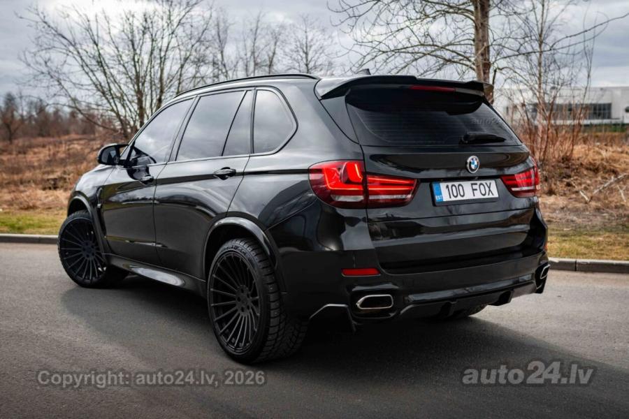 Black BMW X5 2013 in Tallinn, with an engine capacity of 3.00 L and mileage of 292 thousand km for 17990 €, photo 9 on AUTOMOTO.COM.LV