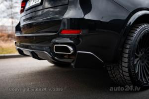 Black BMW X5 2013 in Tallinn, with an engine capacity of 3.00 L and mileage of 292 thousand km for 17990 €, photo 12 on AUTOMOTO.COM.LV