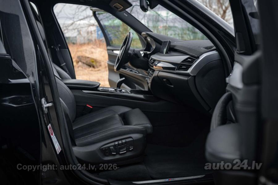 Black BMW X5 2013 in Tallinn, with an engine capacity of 3.00 L and mileage of 292 thousand km for 17990 €, photo 17 on AUTOMOTO.COM.LV