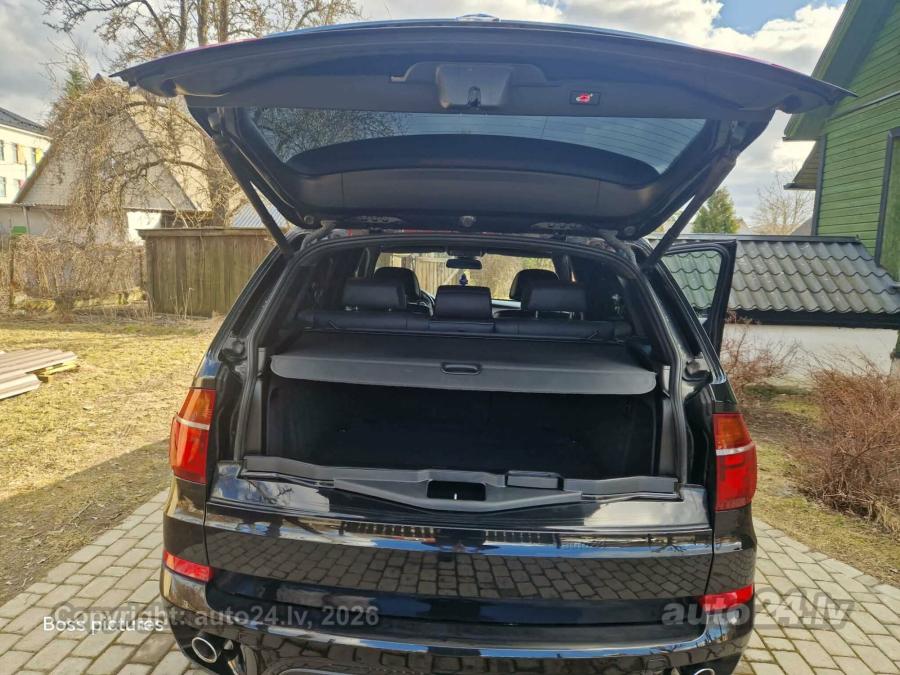 Black BMW X5 2013 in Tallinn, with an engine capacity of 3.00 L and mileage of 212 thousand km for 16900 €, photo 3 on AUTOMOTO.COM.LV