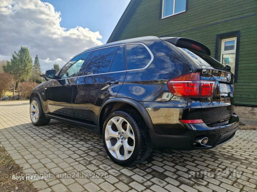 Black BMW X5 2013 in Tallinn, with an engine capacity of 3.00 L and mileage of 212 thousand km for 16900 €, photo 5 on AUTOMOTO.COM.LV