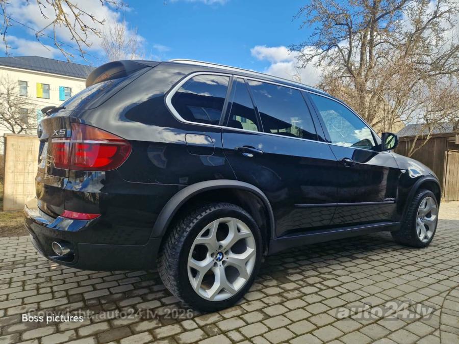 Black BMW X5 2013 in Tallinn, with an engine capacity of 3.00 L and mileage of 212 thousand km for 16900 €, photo 8 on AUTOMOTO.COM.LV