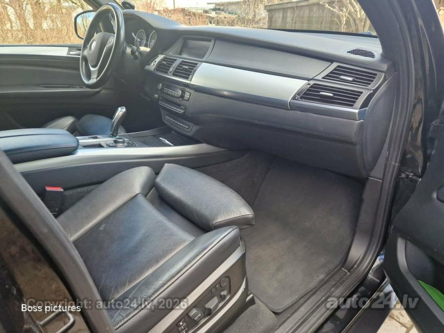 Black BMW X5 2013 in Tallinn, with an engine capacity of 3.00 L and mileage of 212 thousand km for 16900 €, photo 9 on AUTOMOTO.COM.LV