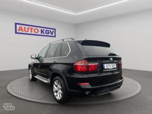 Black BMW X5 2013 in Vilnius, with an engine capacity of 3.00 L and mileage of 249 thousand km for 11999 €, photo 4 on AUTOMOTO.COM.LV