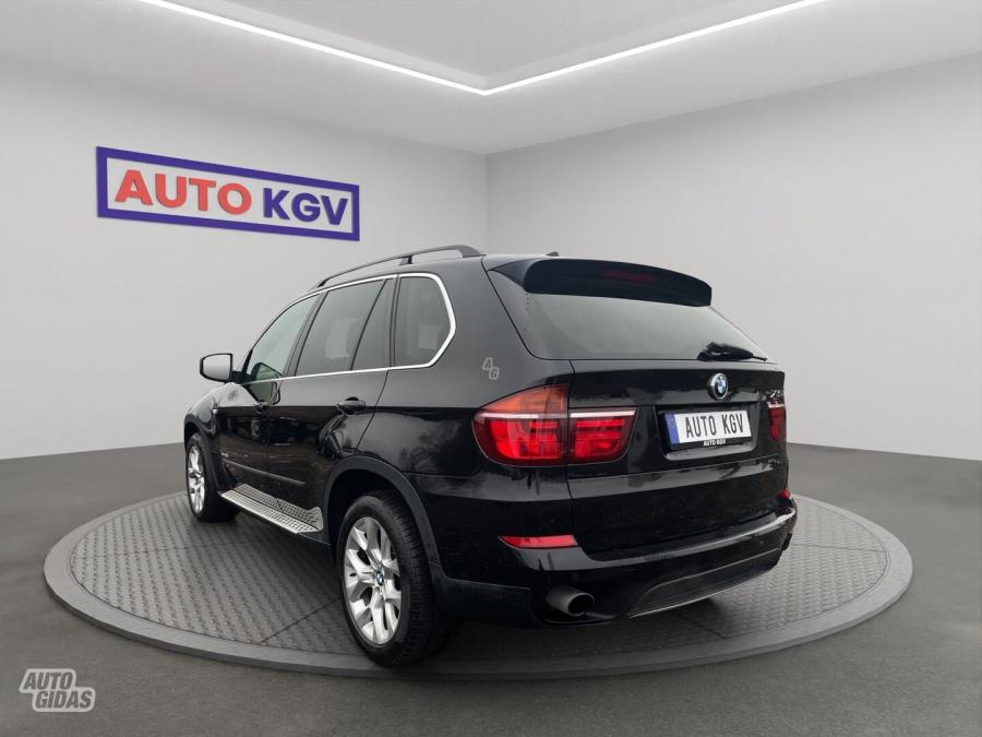 Black BMW X5 2013 in Vilnius, with an engine capacity of 3.00 L and mileage of 249 thousand km for 11999 €, photo 4 on AUTOMOTO.COM.LV