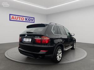 Black BMW X5 2013 in Vilnius, with an engine capacity of 3.00 L and mileage of 249 thousand km for 11999 €, photo 5 on AUTOMOTO.COM.LV