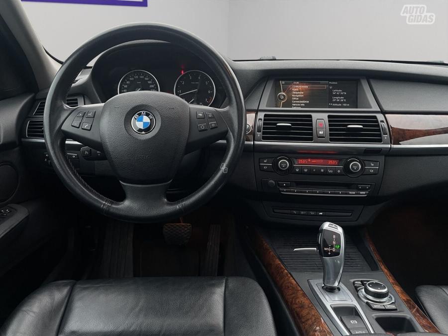 Black BMW X5 2013 in Vilnius, with an engine capacity of 3.00 L and mileage of 249 thousand km for 11999 €, photo 13 on AUTOMOTO.COM.LV