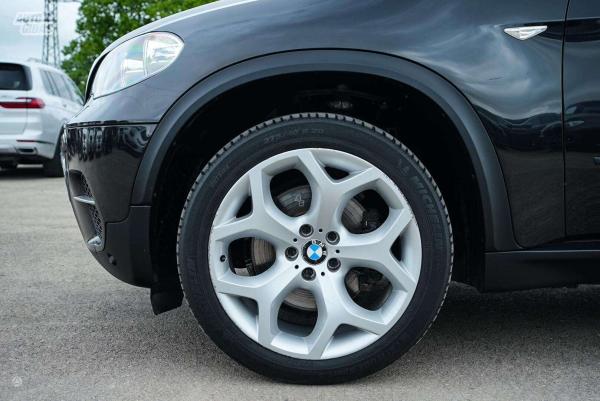 Black BMW X5 2013 in Marijampole, with an engine capacity of 3.00 L and mileage of 337 thousand km for 11750 €, photo 6 on AUTOMOTO.COM.LV
