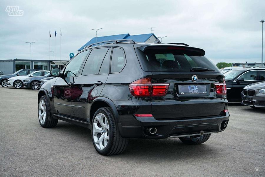 Melns BMW X5 2013 Marijampole, ar dzinēja tilpumu 3.00 L un nobraukumu 337 tūkst. km par 11750 €, foto 9 vietnē AUTOMOTO.COM.LV