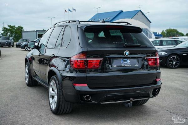 Black BMW X5 2013 in Marijampole, with an engine capacity of 3.00 L and mileage of 337 thousand km for 11750 €, photo 9 on AUTOMOTO.COM.LV