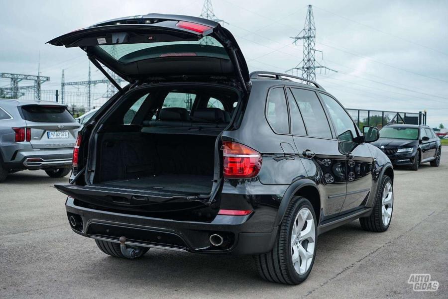 Melns BMW X5 2013 Marijampole, ar dzinēja tilpumu 3.00 L un nobraukumu 337 tūkst. km par 11750 €, foto 14 vietnē AUTOMOTO.COM.LV