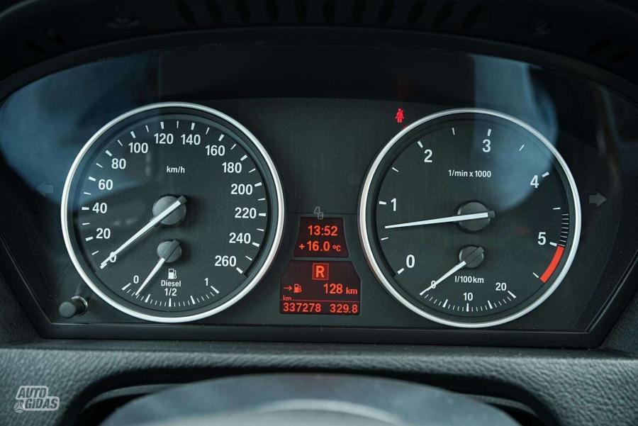 Melns BMW X5 2013 Marijampole, ar dzinēja tilpumu 3.00 L un nobraukumu 337 tūkst. km par 11750 €, foto 23 vietnē AUTOMOTO.COM.LV