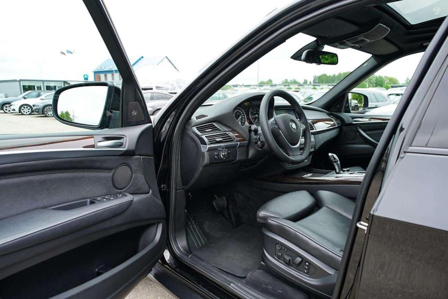 Melns BMW X5 2013 Marijampole, ar dzinēja tilpumu 3.00 L un nobraukumu 337 tūkst. km par 11750 €, foto 24 vietnē AUTOMOTO.COM.LV