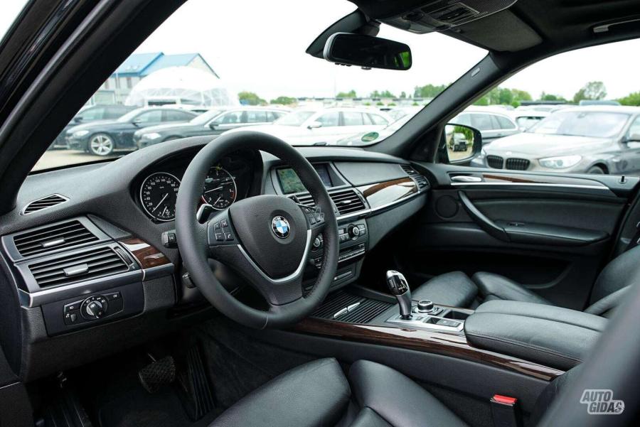 Melns BMW X5 2013 Marijampole, ar dzinēja tilpumu 3.00 L un nobraukumu 337 tūkst. km par 11750 €, foto 25 vietnē AUTOMOTO.COM.LV