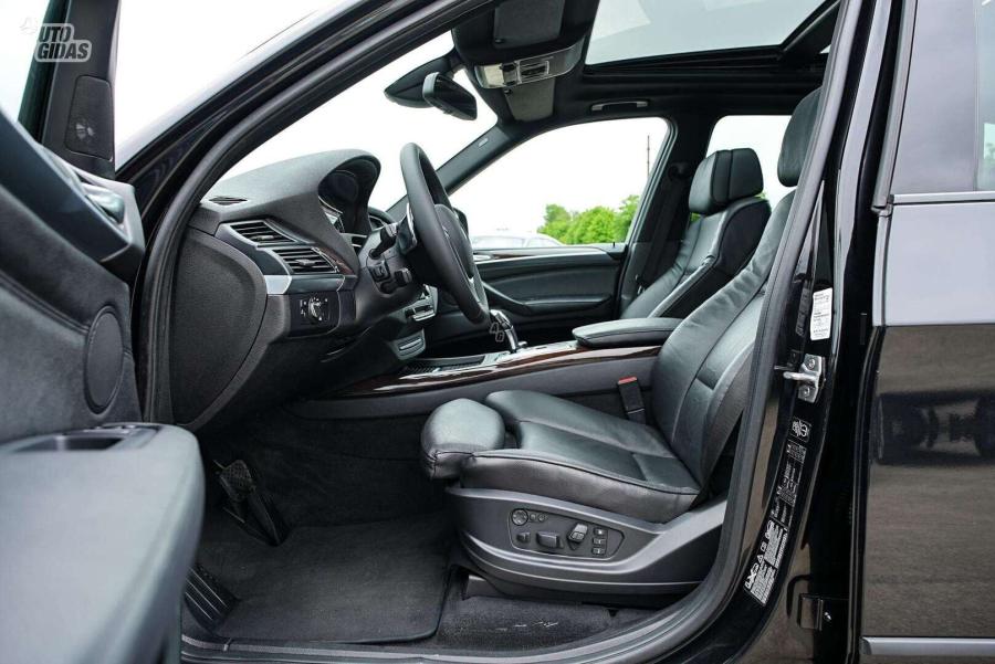 Melns BMW X5 2013 Marijampole, ar dzinēja tilpumu 3.00 L un nobraukumu 337 tūkst. km par 11750 €, foto 26 vietnē AUTOMOTO.COM.LV