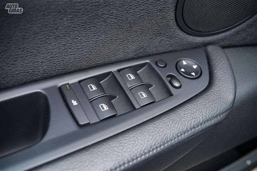 Melns BMW X5 2013 Marijampole, ar dzinēja tilpumu 3.00 L un nobraukumu 337 tūkst. km par 11750 €, foto 30 vietnē AUTOMOTO.COM.LV
