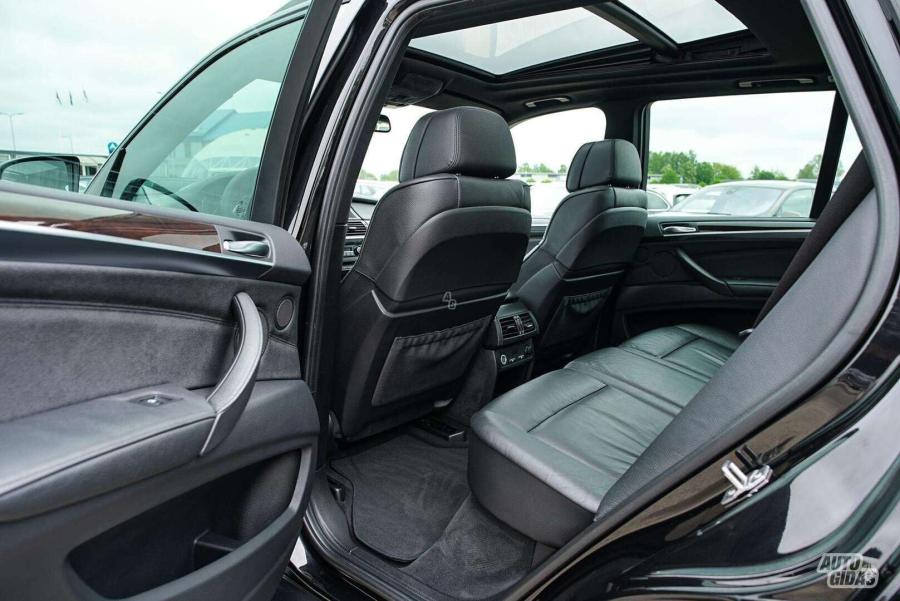 Melns BMW X5 2013 Marijampole, ar dzinēja tilpumu 3.00 L un nobraukumu 337 tūkst. km par 11750 €, foto 31 vietnē AUTOMOTO.COM.LV