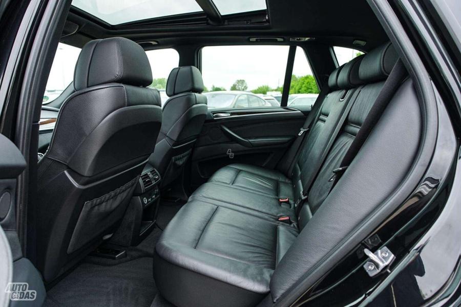 Melns BMW X5 2013 Marijampole, ar dzinēja tilpumu 3.00 L un nobraukumu 337 tūkst. km par 11750 €, foto 32 vietnē AUTOMOTO.COM.LV