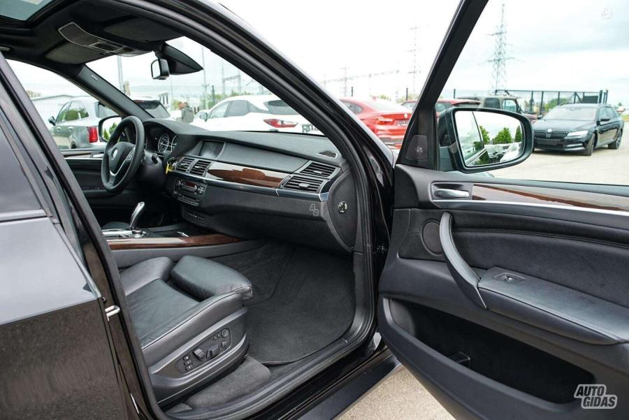 Melns BMW X5 2013 Marijampole, ar dzinēja tilpumu 3.00 L un nobraukumu 337 tūkst. km par 11750 €, foto 36 vietnē AUTOMOTO.COM.LV