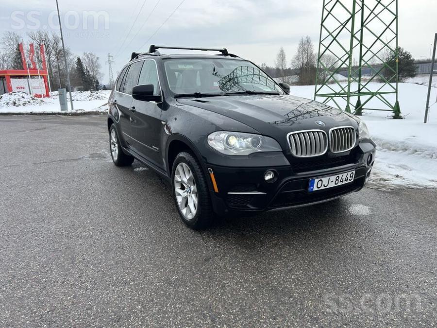 Black BMW X5 2013 in Riga, with an engine capacity of 3.00 L and mileage of 182 thousand km for 13500 €, photo 1 on AUTOMOTO.COM.LV