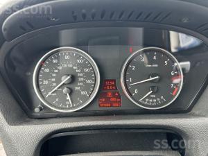 Black BMW X5 2013 in Riga, with an engine capacity of 3.00 L and mileage of 182 thousand km for 13500 €, photo 4 on AUTOMOTO.COM.LV